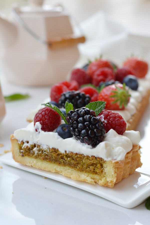 Tarte à la crème de pistache et fruits rouges – Plus une miette dans l ...